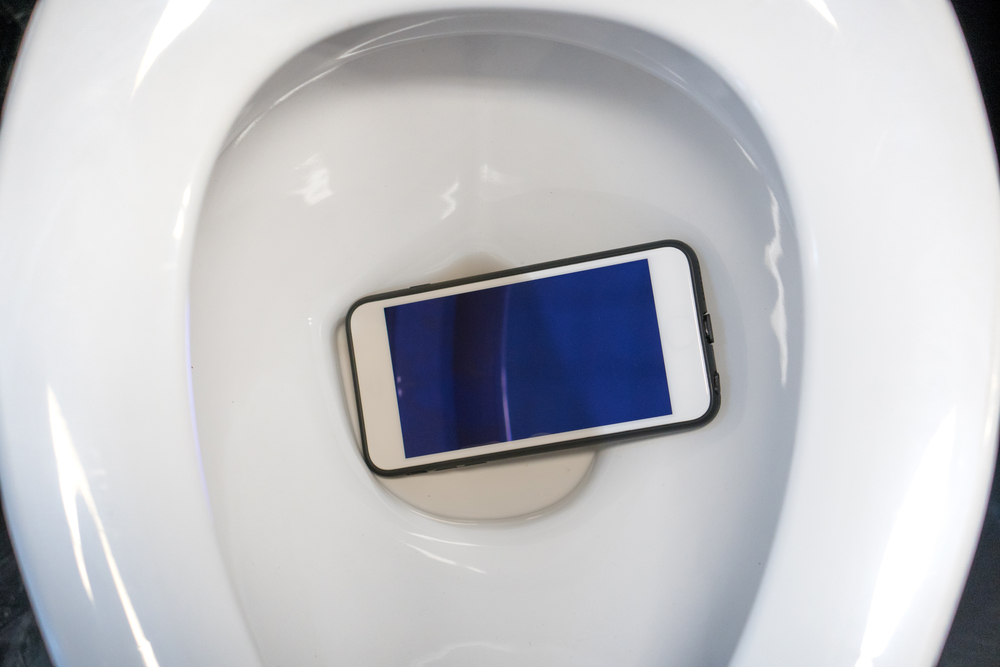 Jak co nejvíc vysušit utopený telefon a nepřijít o něj | VědaŽivě.cz