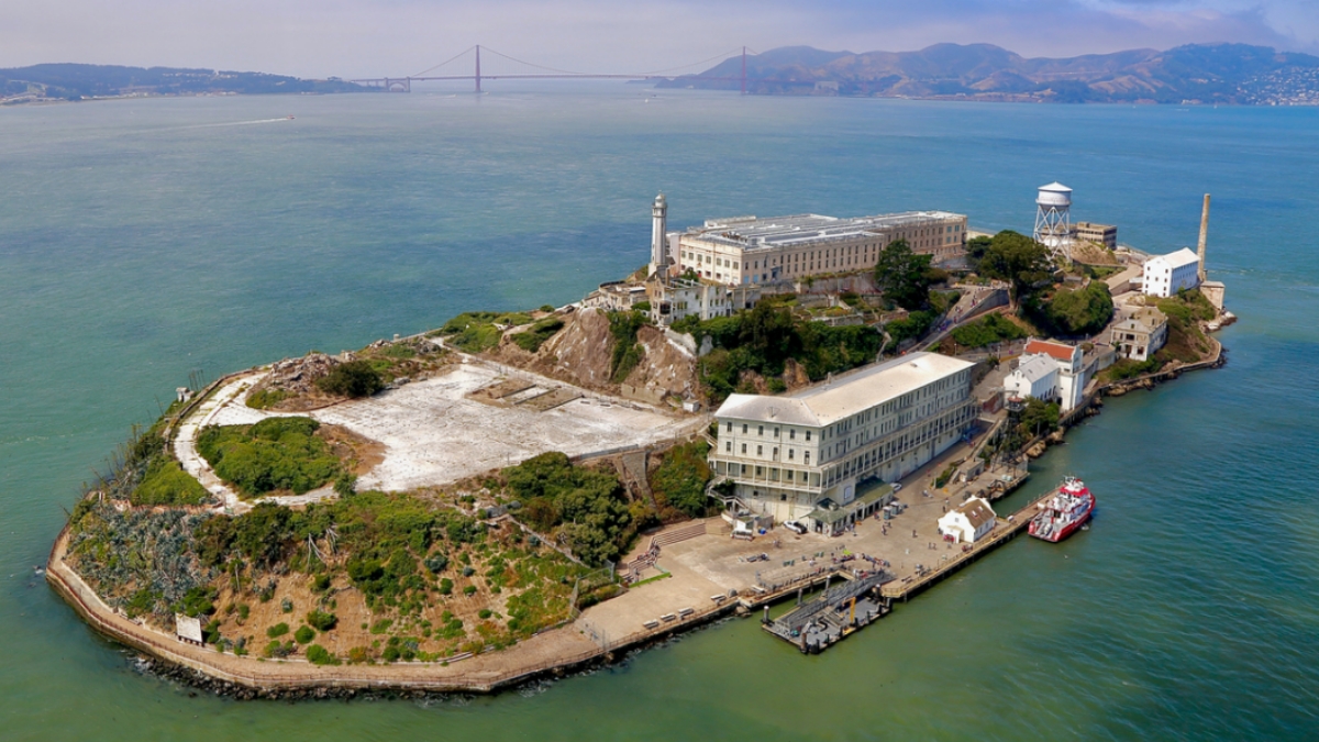 Jak probíhal život za zdmi věznice Alcatraz? | VědaŽivě.cz
