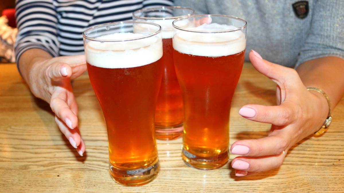 Opravdu chutná pivo z plechovky jinak? | VědaŽivě.cz
