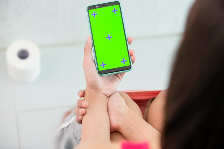 Proč není telefon na toaletě ten nejlepší nápad? | VědaŽivě.cz