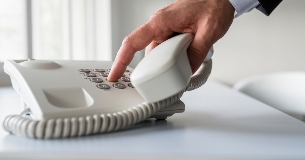 Jeden telefonát a máte po SIM kartě: Radši to nikdy nedělejte